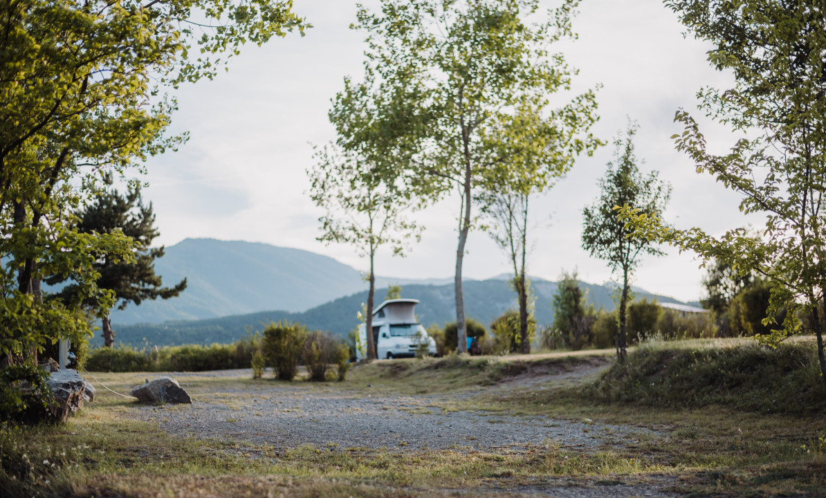 Camping Lac de Serre Ponçon dans les Hautes Alpes, près d'Embrun