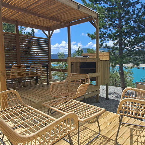 Camping Lac de Serre Ponçon dans les Hautes Alpes, près d'Embrun