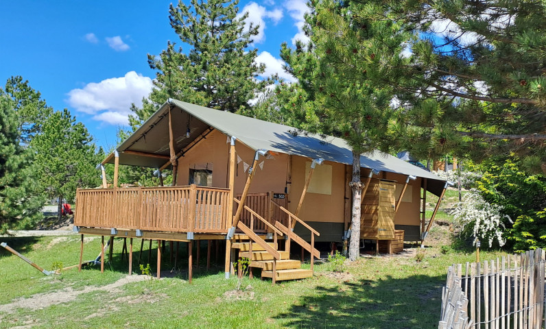 Camping Lac de Serre-Ponçon in de Hautes Alpes, bij Embrun